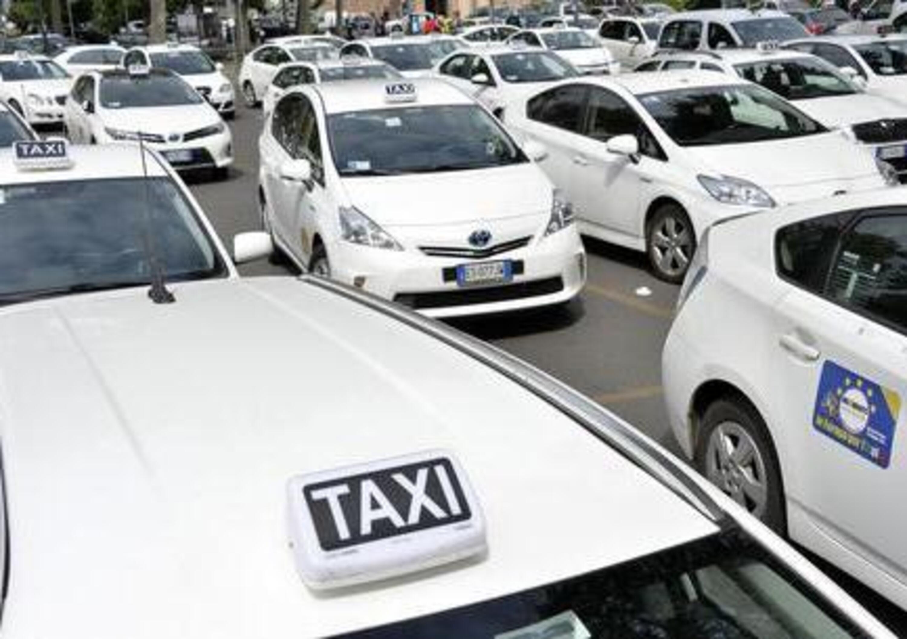 Numero unico taxi: a Milano è lo 027777 - News - Automoto.it