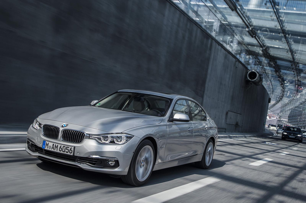 BMW 330e, la Serie 3 diventa anche plug-in hybrid - Saloni - Automoto.it