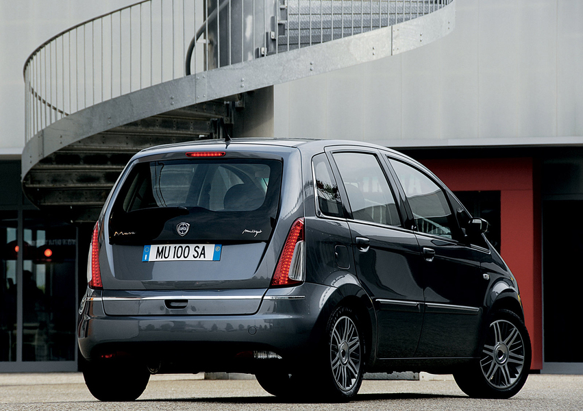 Lancia Musa 1.3 Mjt 95 CV Platinum (02/2011 - 05/2012): prezzo e scheda ...