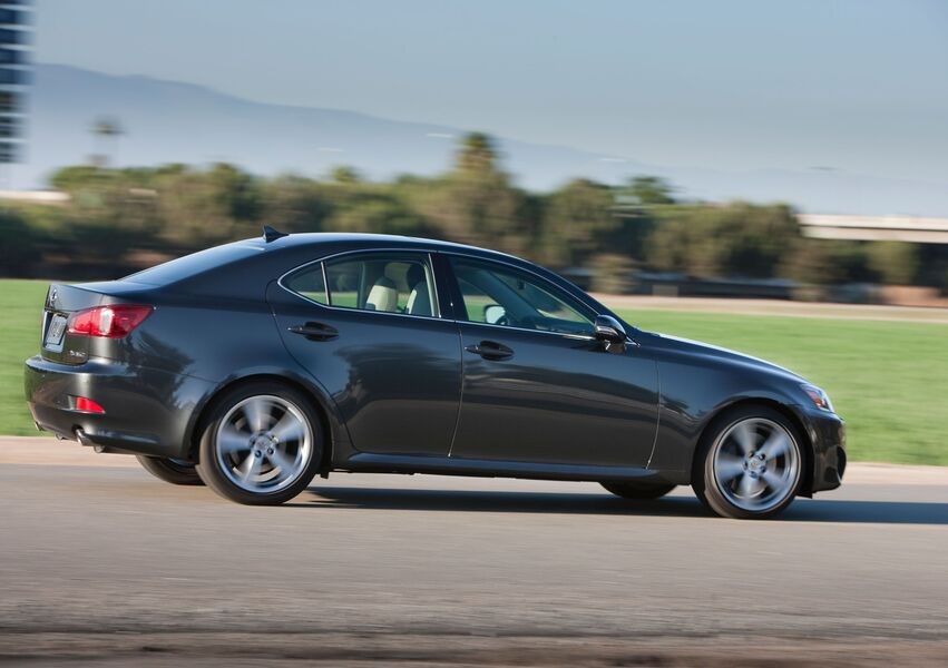 Lexus IS 220d (09/2009 - 09/2011): prezzo e scheda tecnica - Automoto.it