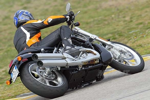 Prova HARLEY DAVIDSON 1130 VRSCR Street Rod - Prove - Moto.it