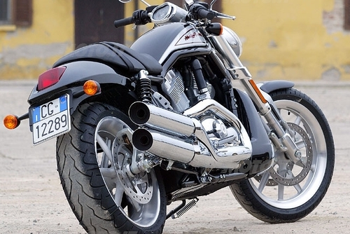 Prova HARLEY DAVIDSON 1130 VRSCR Street Rod - Prove - Moto.it