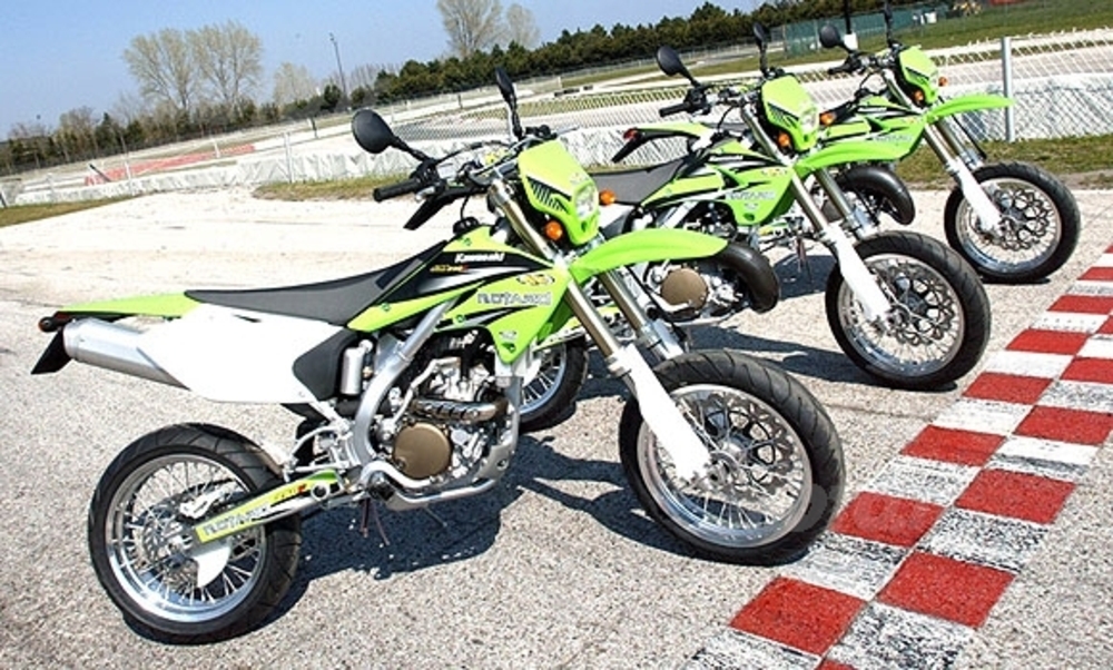 Presentate le nuove KL Kawasaki da Supermotard - News - Moto.it