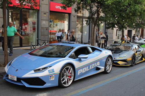 Un Toro nel centro di Roma: Lamborghini apre lo showroom nella Capitale ...