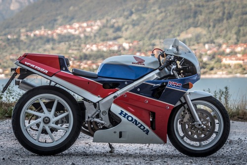 Prova YoungTimer Moto.it: Honda RC30. Proviamo i miti del passato ...