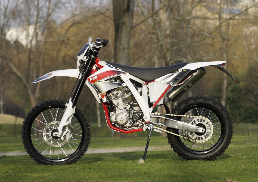 AJP PR5 Enduro 250 (2017 - 19), prezzo e scheda tecnica - Moto.it