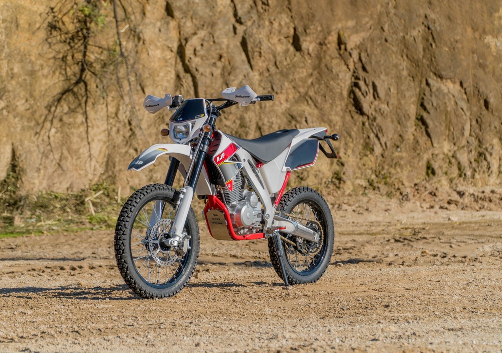 AJP PR3 Enduro Pro 240 (2017 - 18), prezzo e scheda tecnica - Moto.it