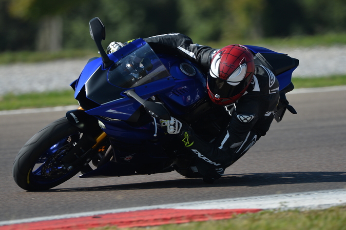 Yamaha YZF-R1 vs. YZF-R6 vs YZF-R3 - La Stampa