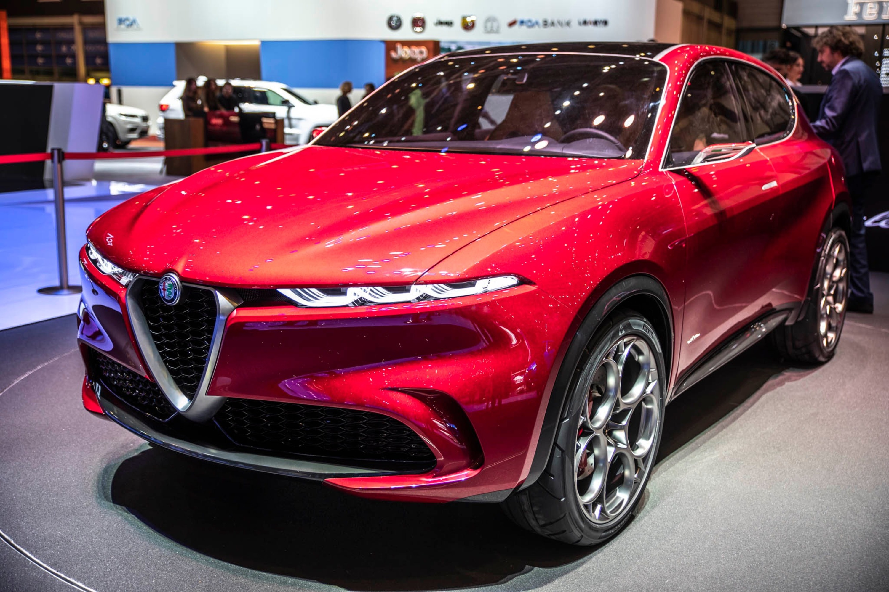 Alfa Romeo Tonale, Bugatti e le moto: la passione per i passi montani ...