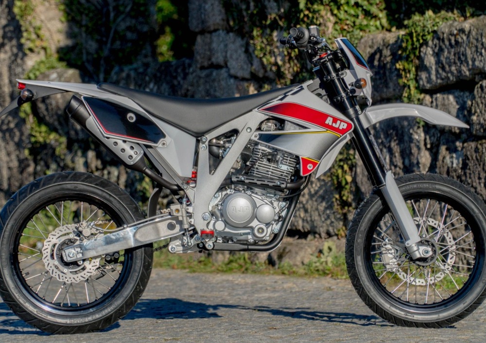 AJP PR3 125 Supermoto (2019 - 20), prezzo e scheda tecnica - Moto.it