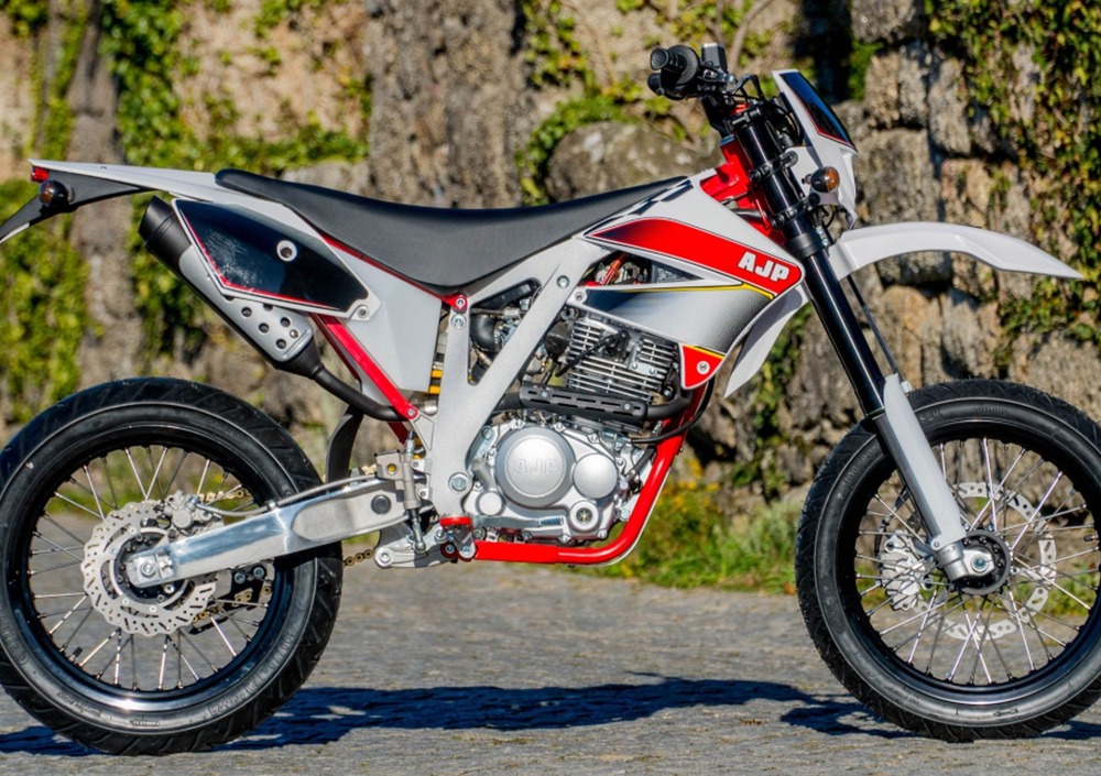 AJP PR3 125 Supermoto Pro (2019 - 20), prezzo e scheda tecnica - Moto.it