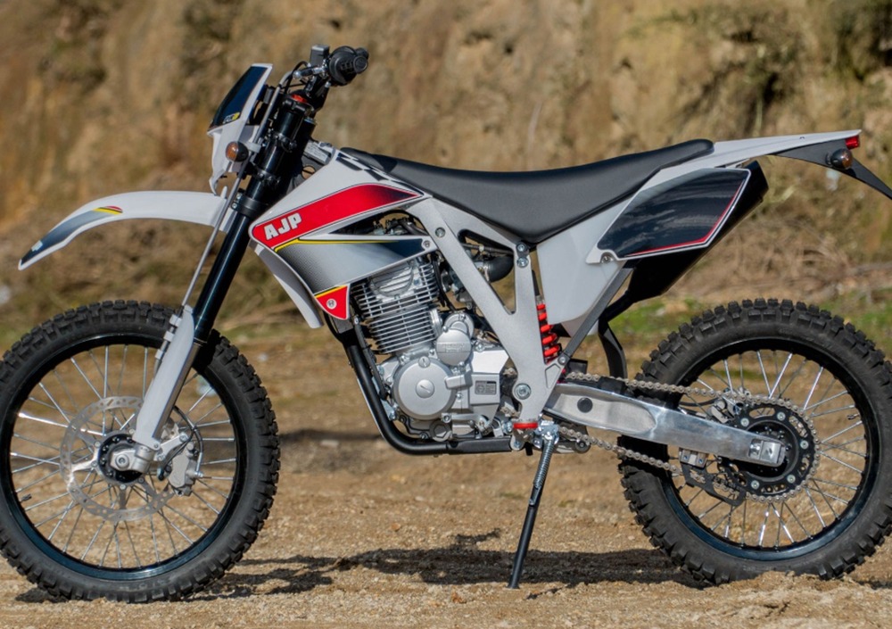 AJP PR3 240 Enduro (2019 - 20), prezzo e scheda tecnica - Moto.it