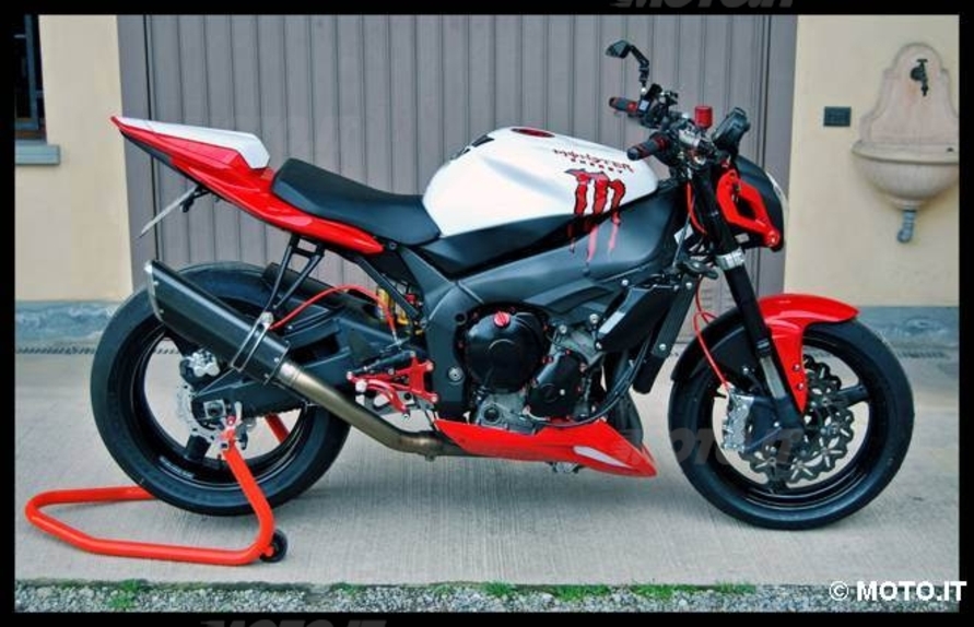 Le Strane di Moto.it: Yamaha R1 Streetfighter - News - Moto.it