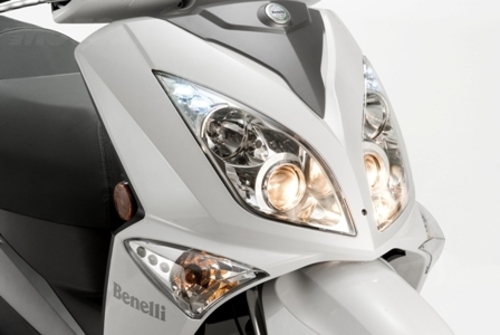 Nuovo scooter Benelli ZenZero 350. Ad aprile a 3.590 Euro - News - Moto.it