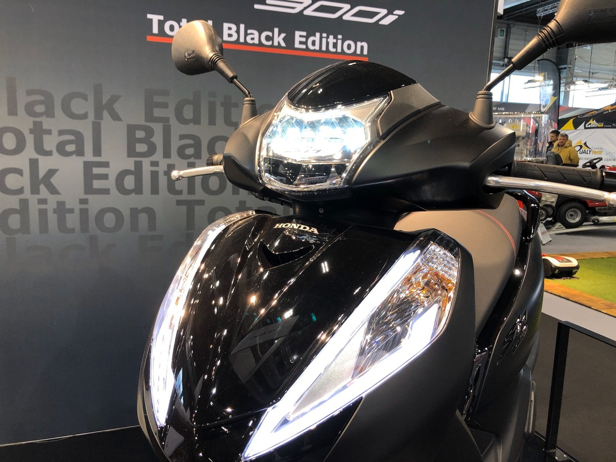 Honda: SH300 Total Black a Motor Bike Expo 2020 - News - Moto.it