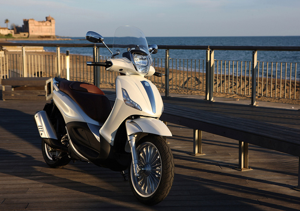 Piaggio Beverly 300 i.e. ABS-ASR (2016 - 20), prezzo e scheda tecnica - Moto.it