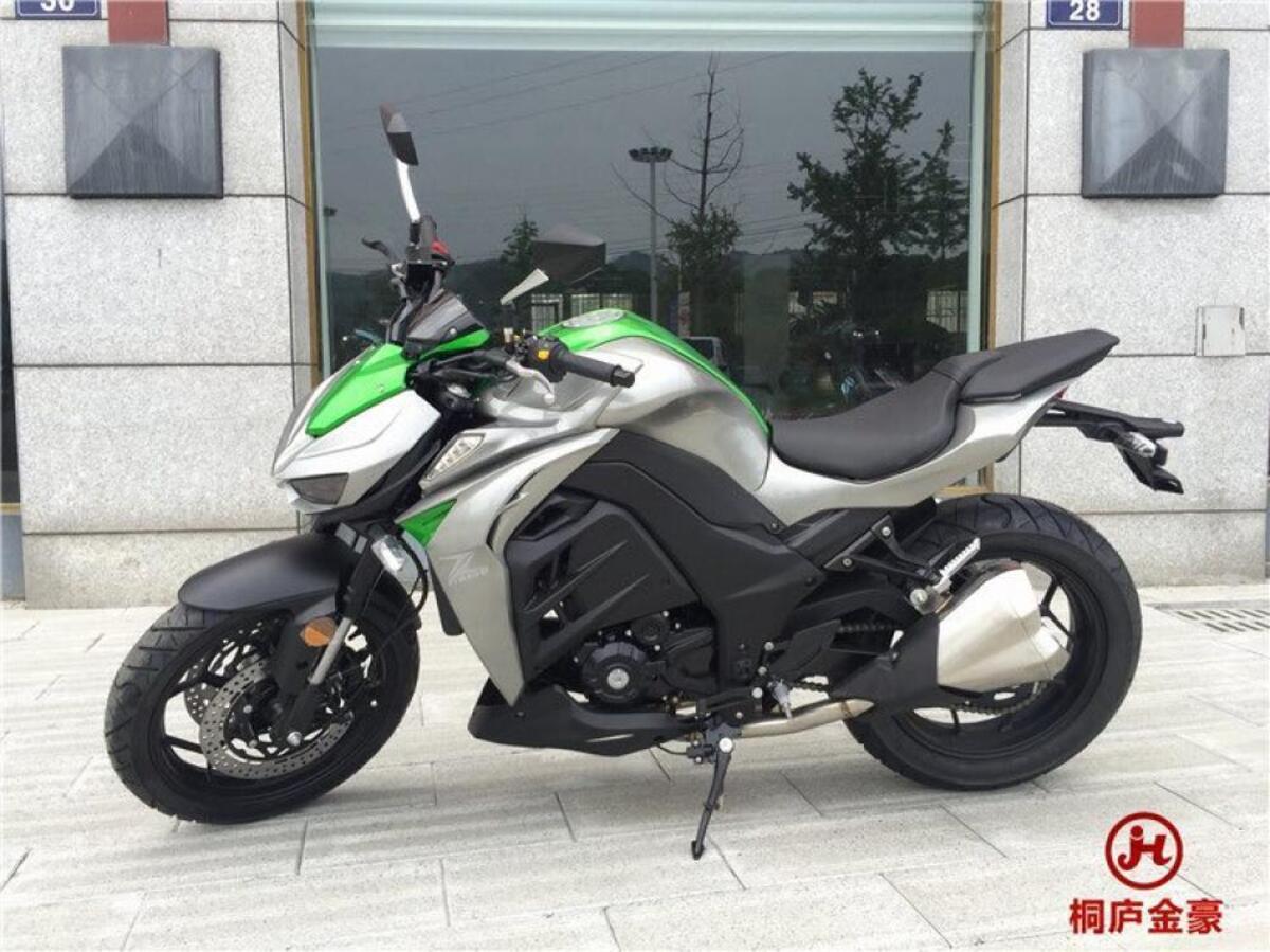 Ehi, una Kawasaki Z1000... ah, no, è una Yamax Z400! - News - Moto.it