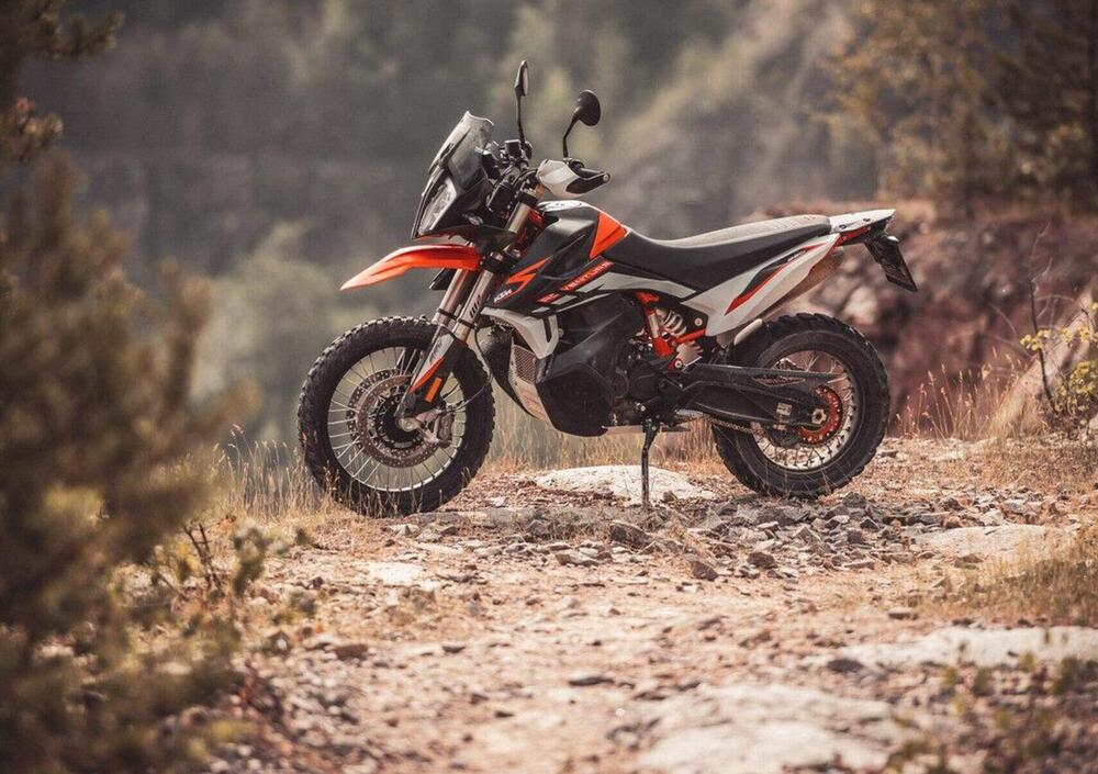 KTM 890 Adventure R (2021), prezzo e scheda tecnica - Moto.it