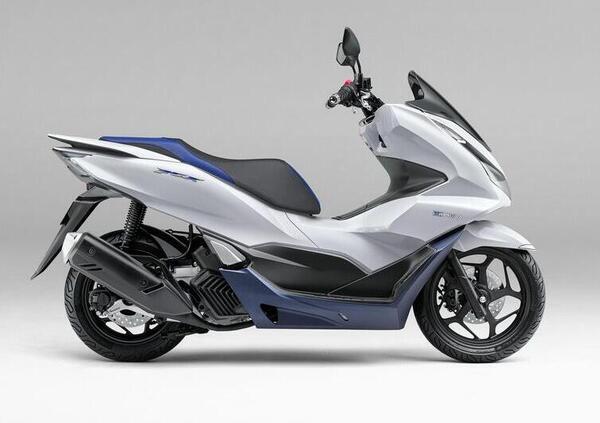 Nuovo Honda PCX e: HEV 2021. Lo scooter ibrido - News - Moto.it