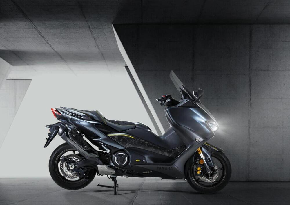 Yamaha T-Max 560 20° anniversario (2021), prezzo e scheda tecnica - Moto.it