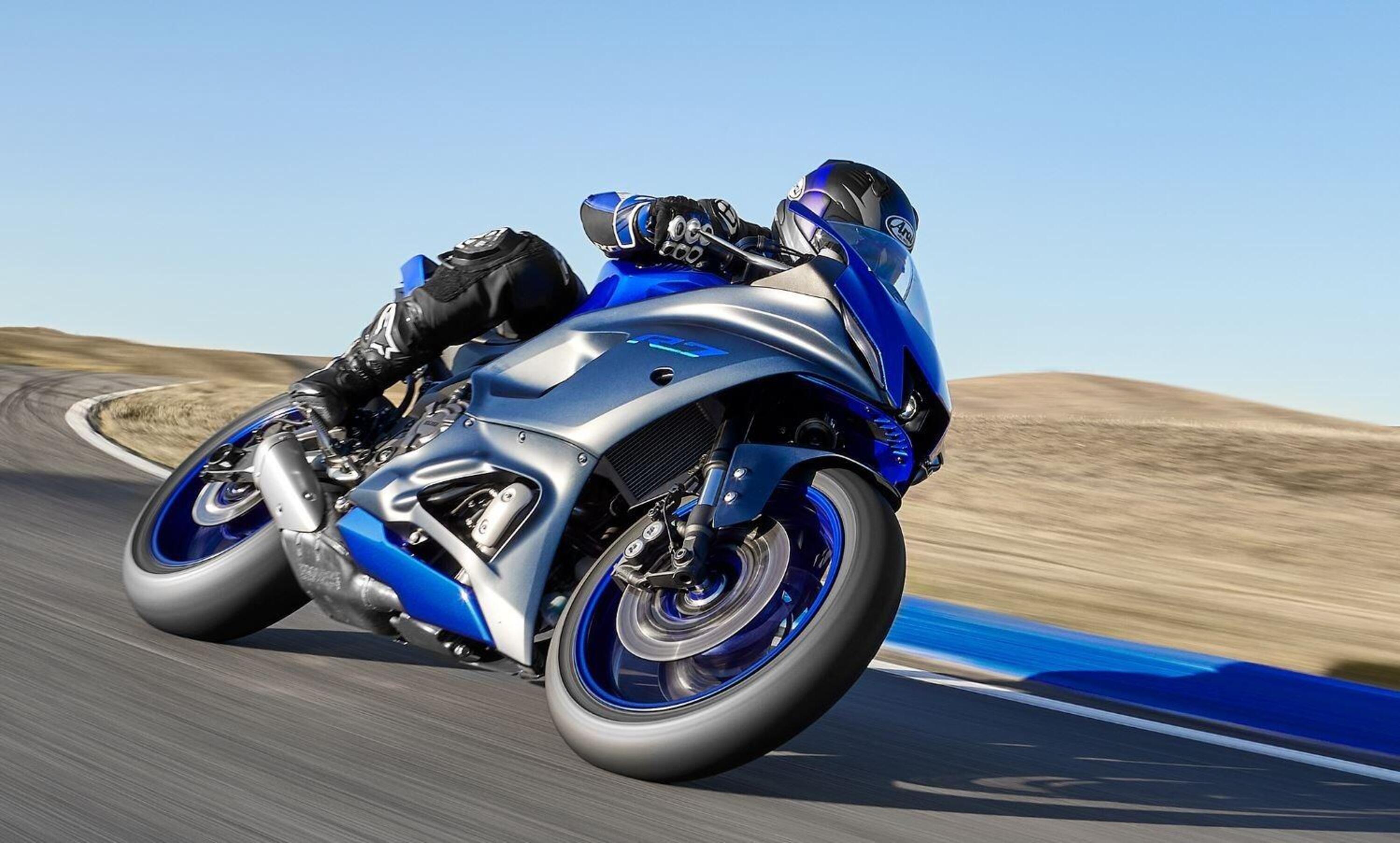 Nuova Yamaha R7 2021. Svelata con foto e dati - News - Moto.it