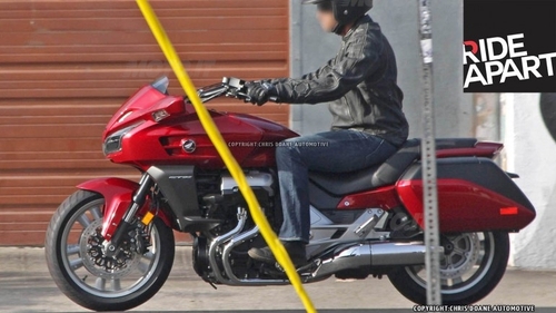 Honda CTX 1300, prime foto spia - News - Moto.it