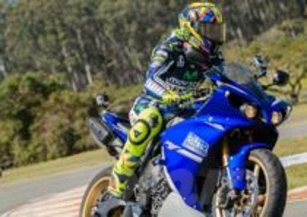 Yamaha YZF-R1M, nuovo modello Rossi style o final edition? - News - Moto.it