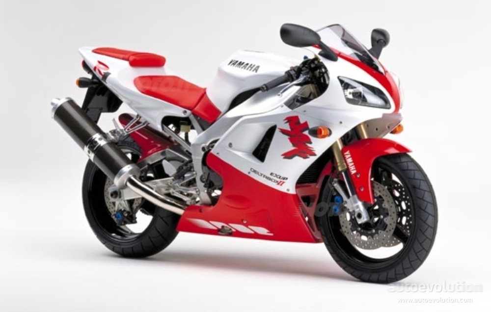 Yamaha YZF-R1M, nuovo modello Rossi style o final edition? - News - Moto.it