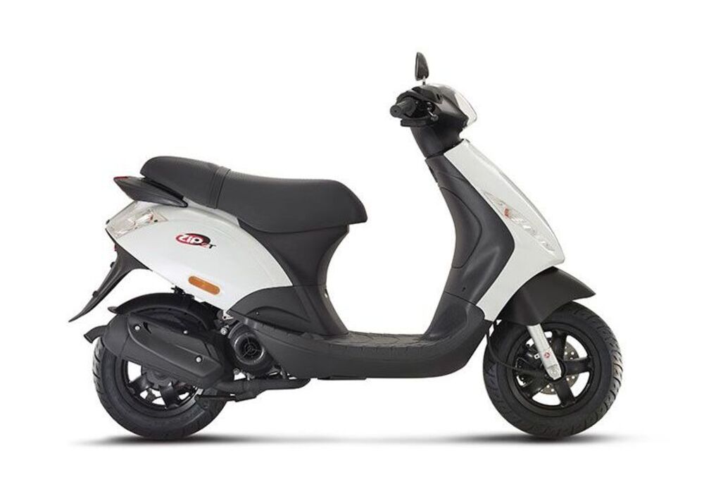 Piaggio Zip 50 2t 2000 17 Prezzo E Scheda Tecnica Moto It
