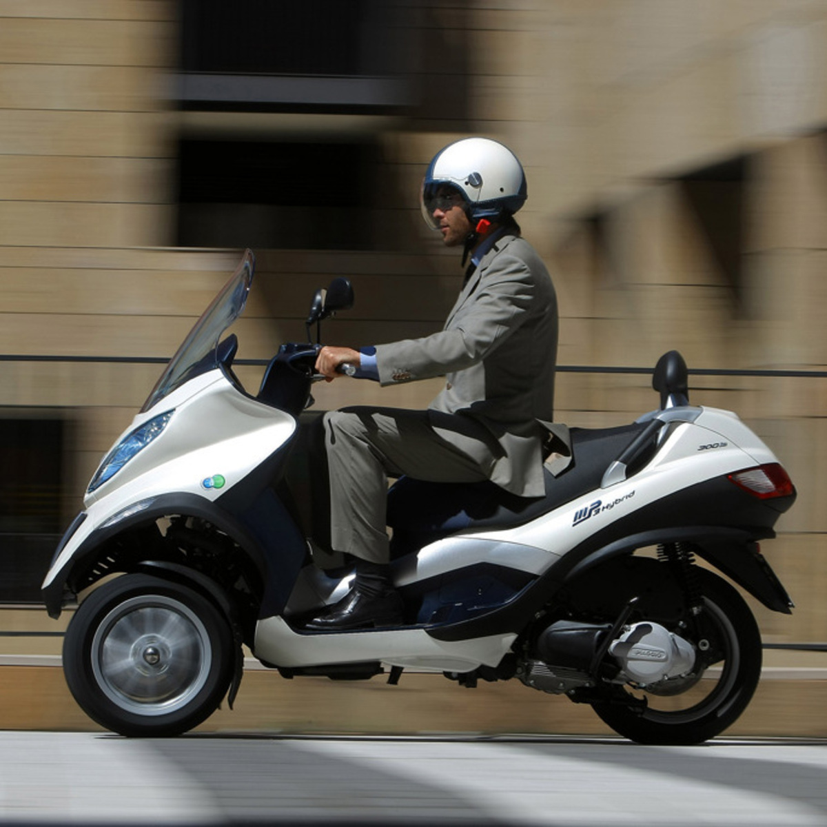 Prova Piaggio MP3 300 i.e. e Hybrid - Prove - Moto.it