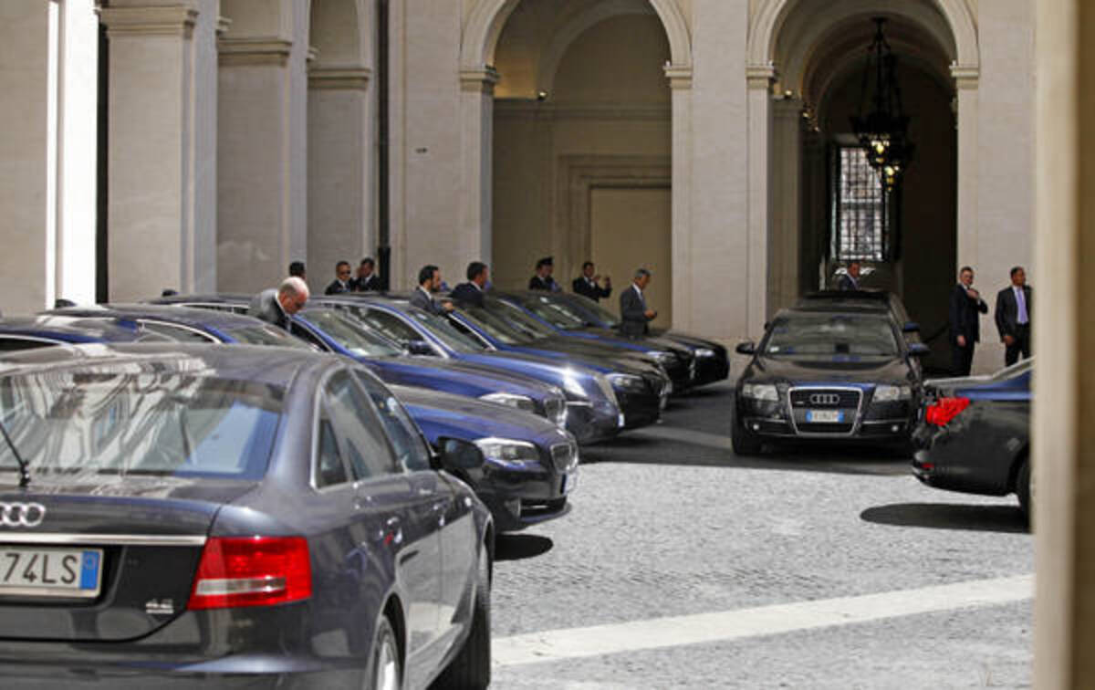 Roma: tagli alle auto blu. Risparmi per 850mila euro - News - Automoto.it