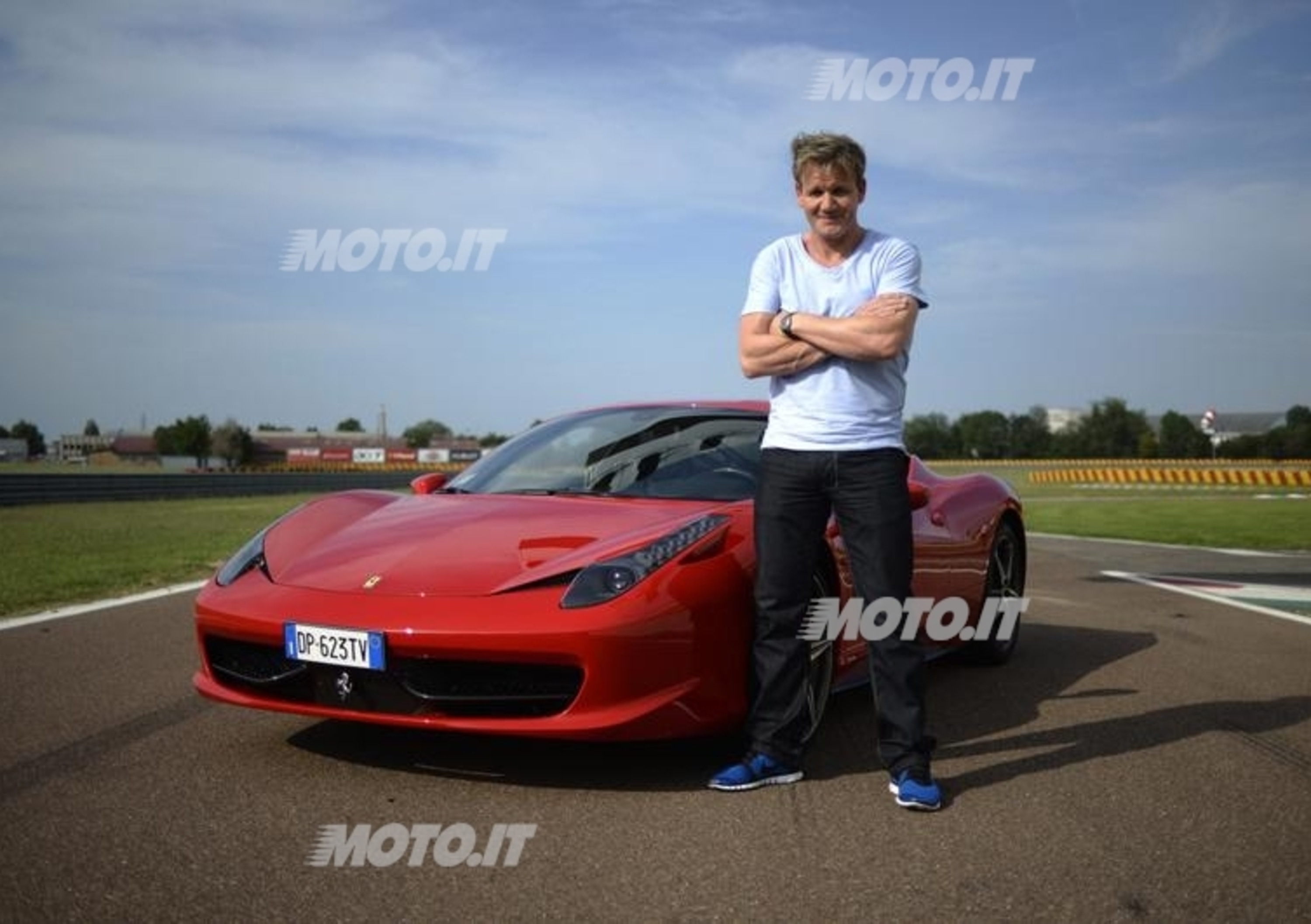 Gordon Ramsay visita la Ferrari - News - Automoto.it