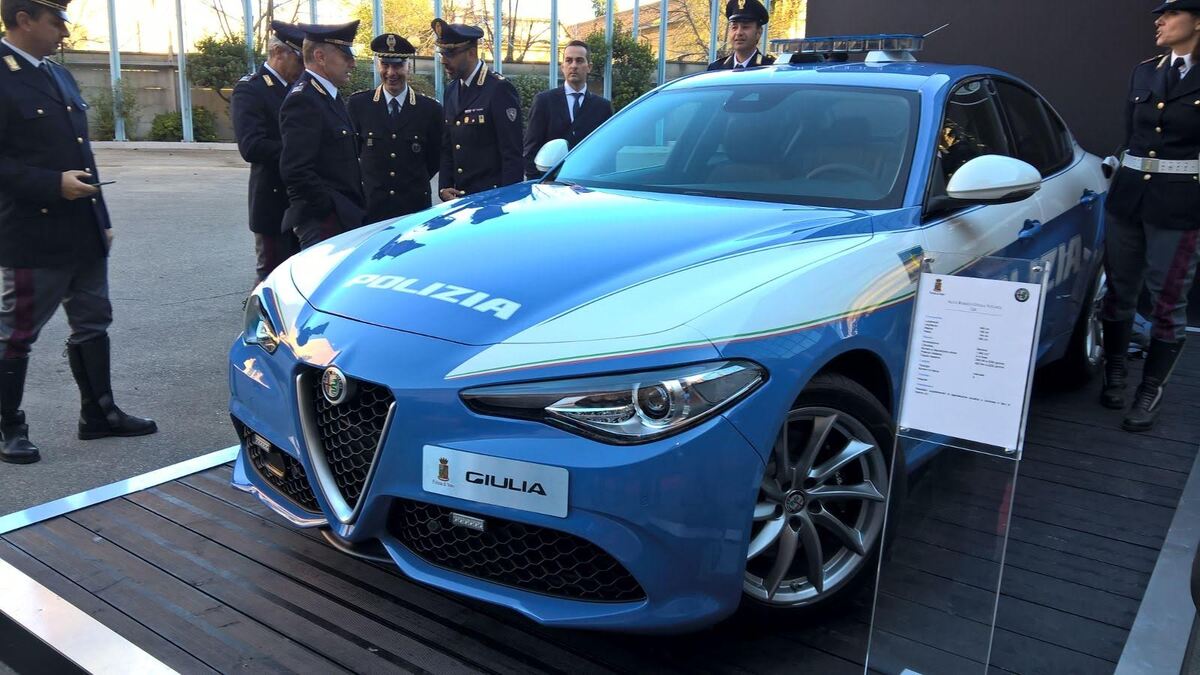 Alfa Romeo, la Giulia Veloce alla Polizia di Stato - News - Automoto.it